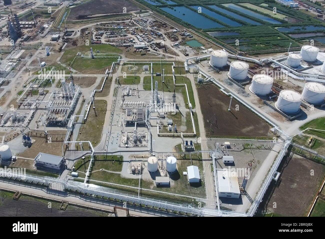 Oil refinery plant for primary and deep oil refining. Equipment and ...