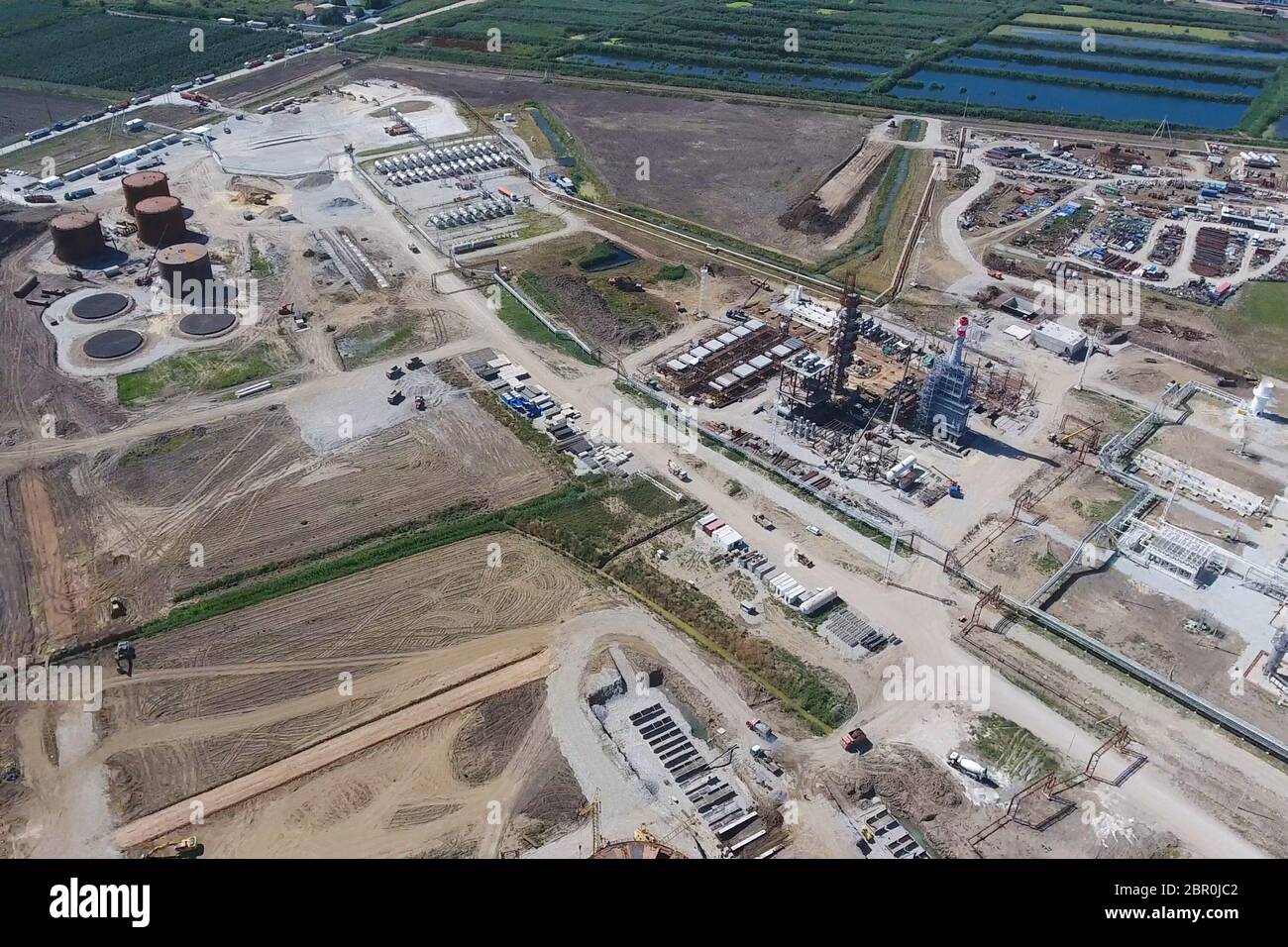 Oil refinery plant for primary and deep oil refining. Equipment and ...