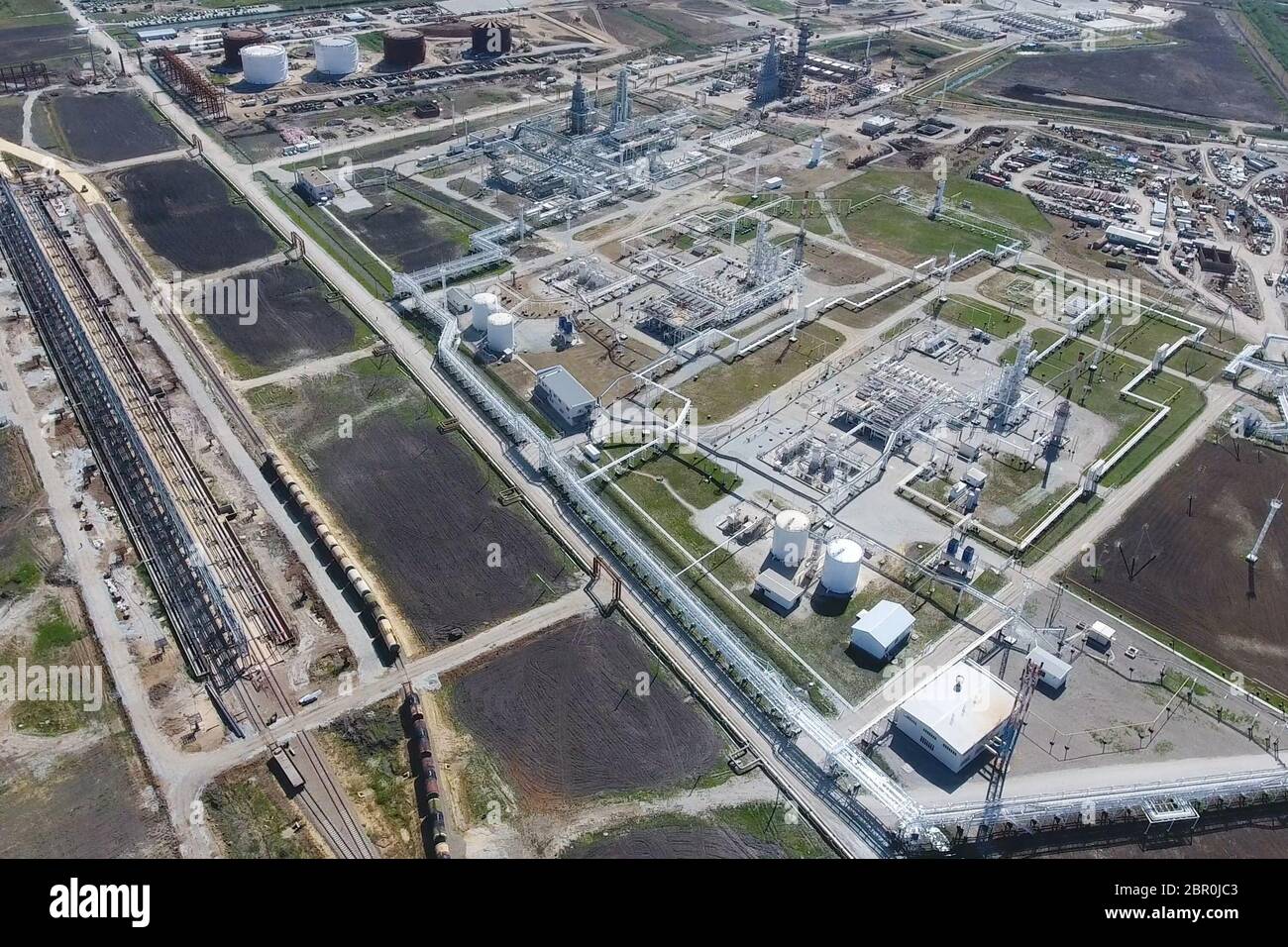 Oil refinery plant for primary and deep oil refining. Equipment and ...