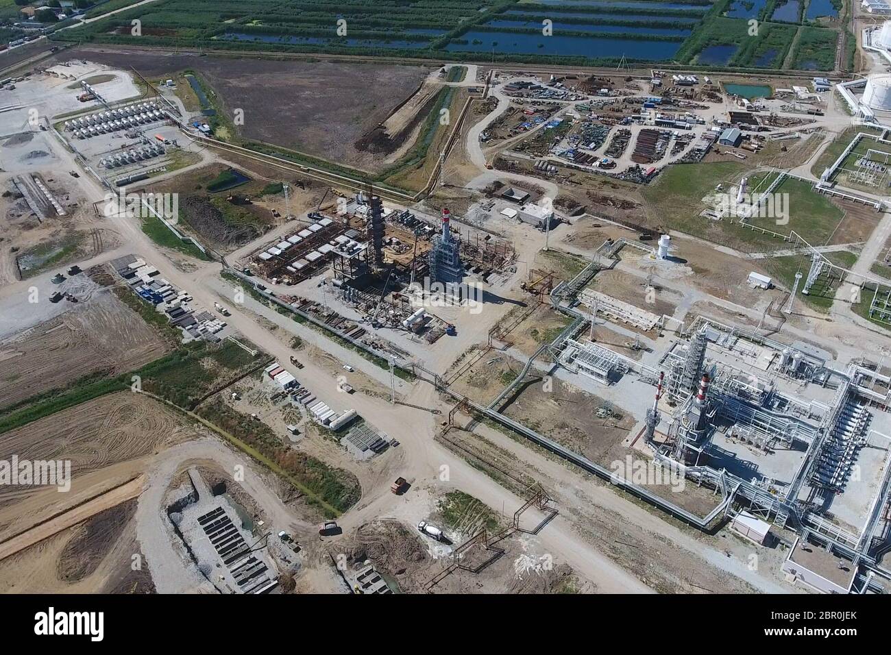 Oil refinery plant for primary and deep oil refining. Equipment and ...