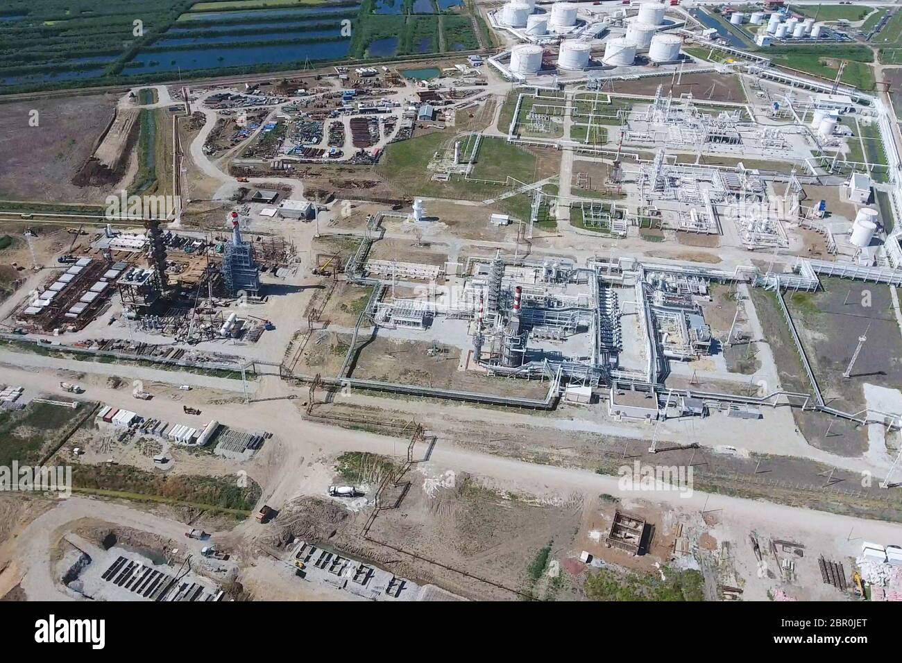Oil refinery plant for primary and deep oil refining. Equipment and ...