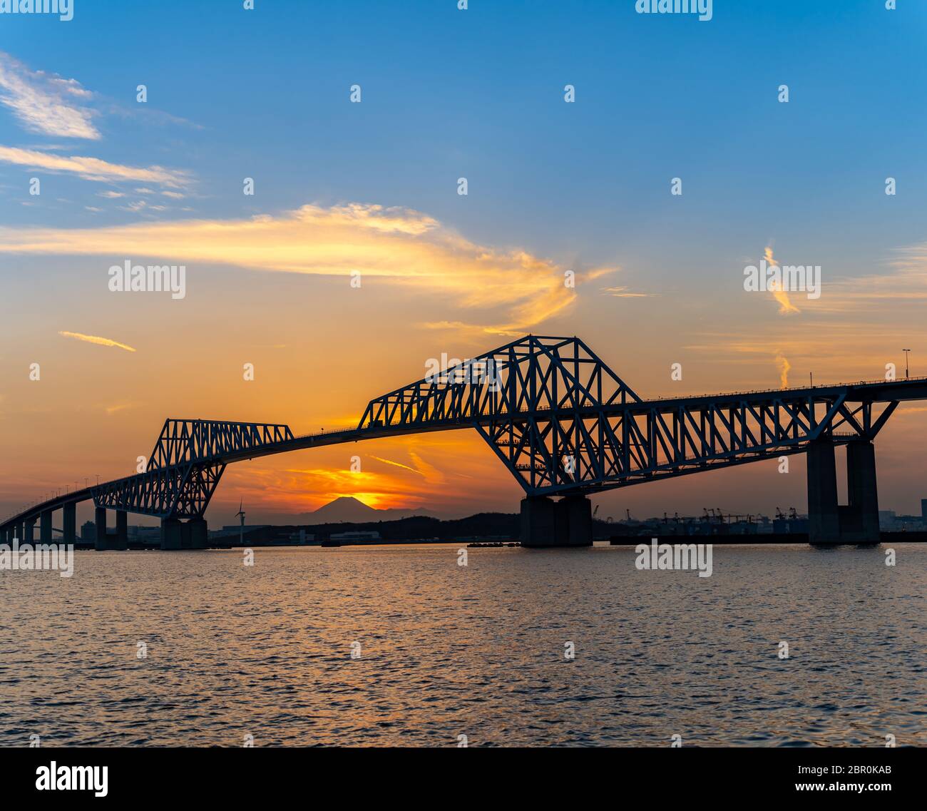 Diamond Fuji in Tokyo with Tokyo Gate Bridge, natural phenomenons that ...