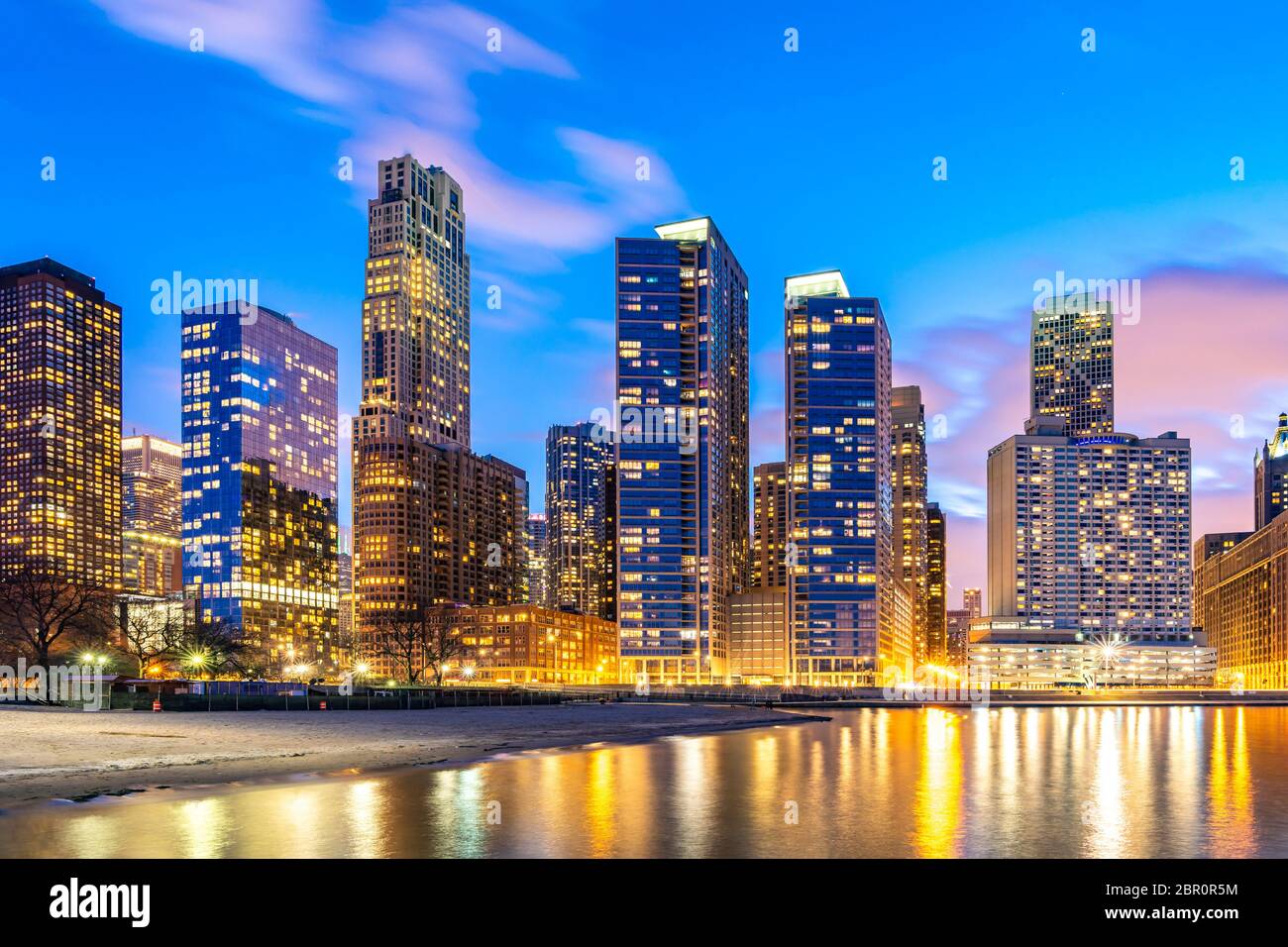 Chicago ohio beach night hi-res stock photography and images - Alamy