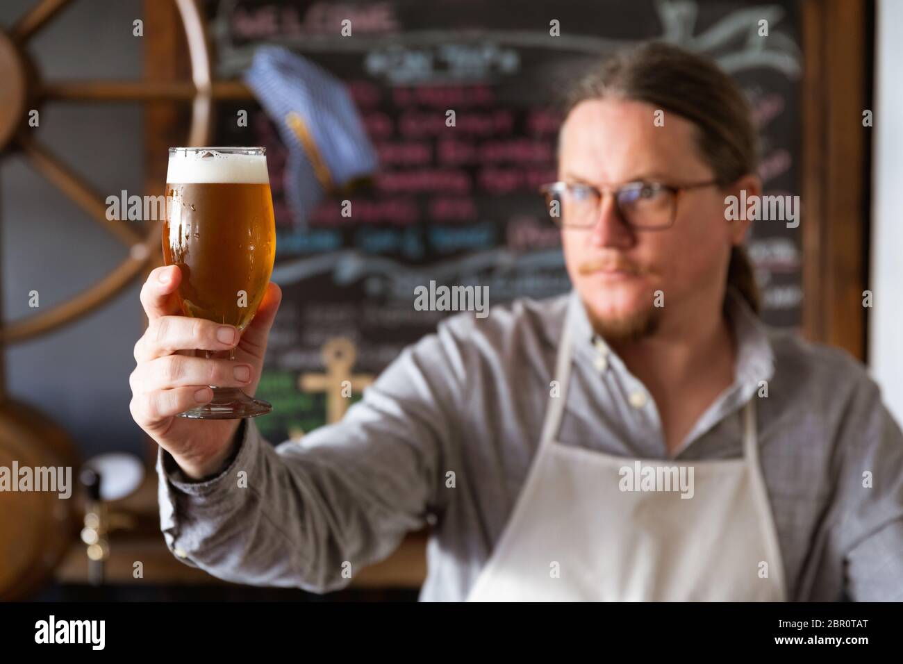 Pub working hi-res stock photography and images - Alamy