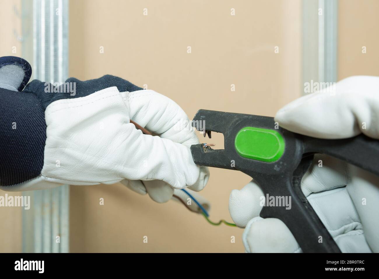 Installing plasterboard hi-res stock photography and images - Alamy