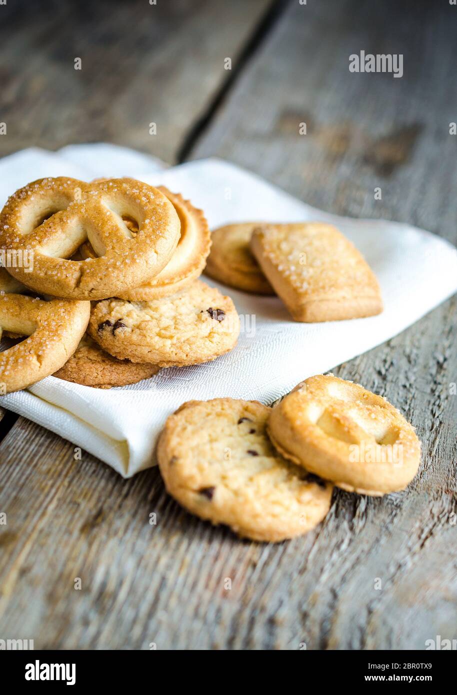 Butter cookies arranged in a row Stock Photo - Alamy
