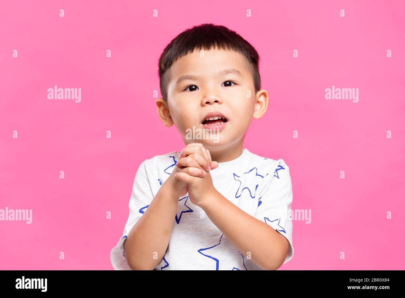 Little boy pray Stock Photo - Alamy