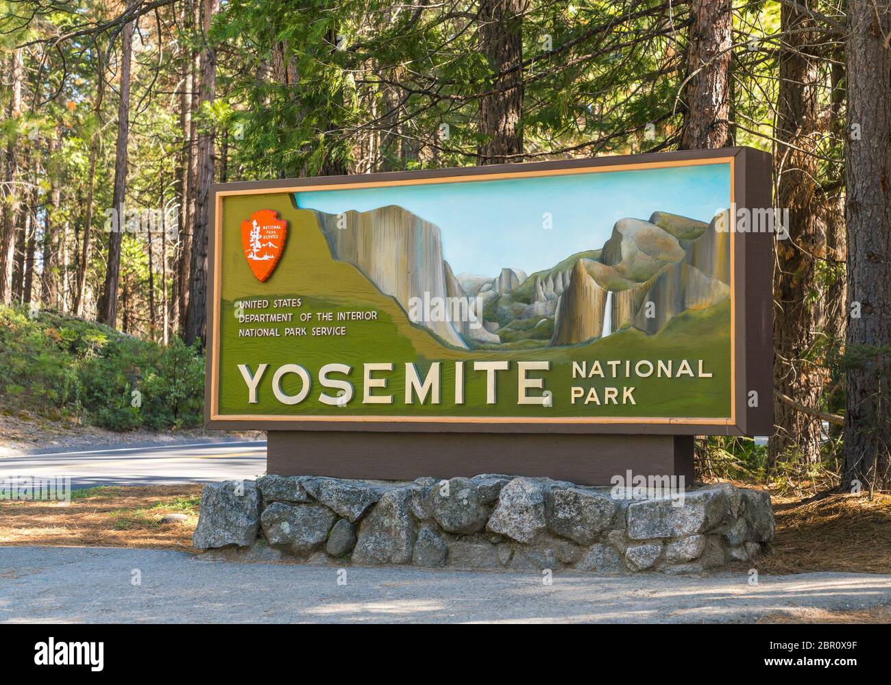 Entrance sign yosemite national park hi-res stock photography and ...