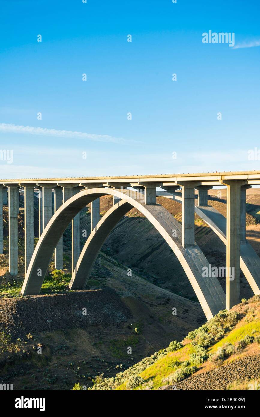 Old concrete bridges hi-res stock photography and images - Alamy