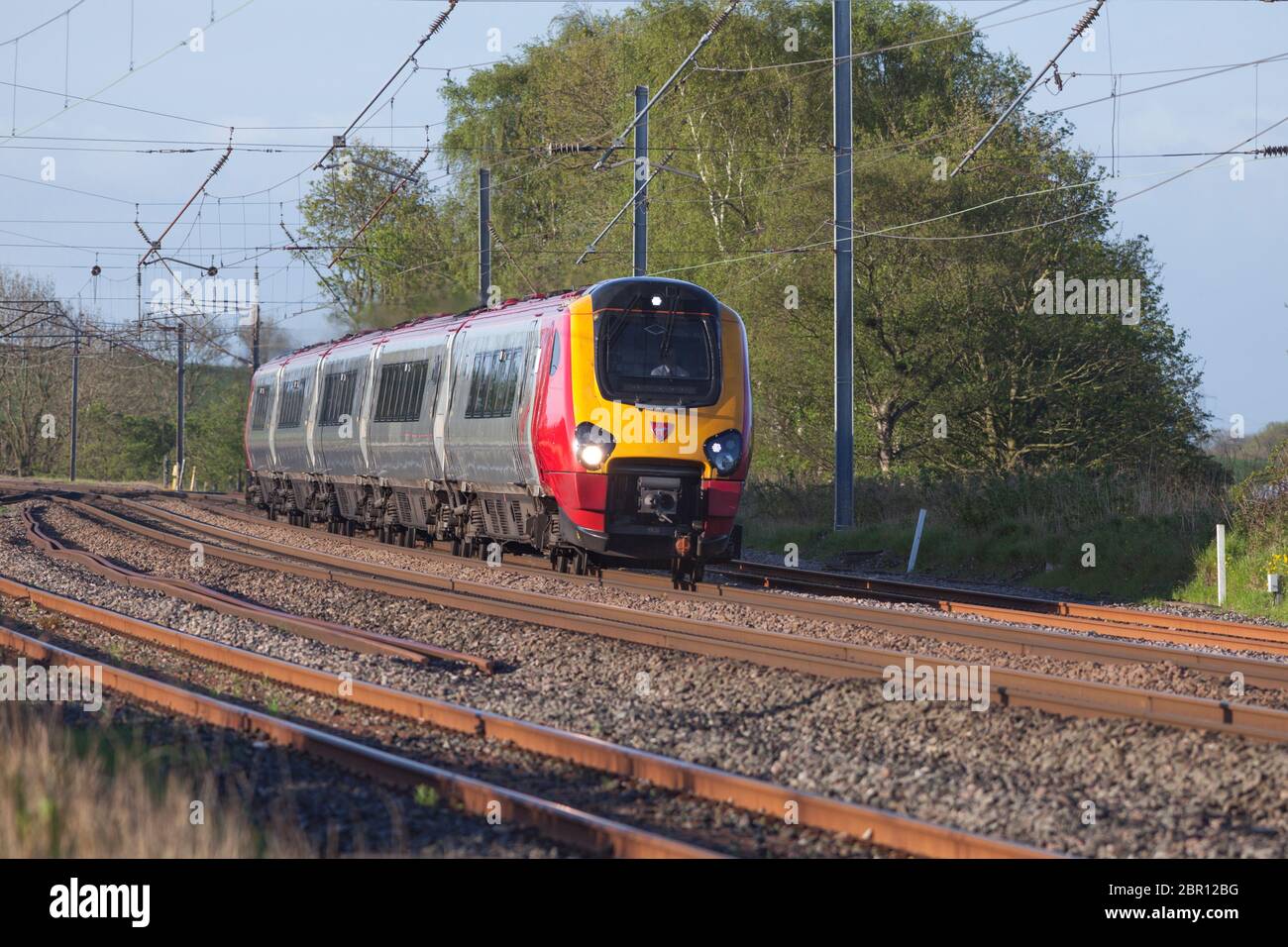 Virgin trains class 221 Bombardier super voyager diesel train 221111 on the electrified west ...