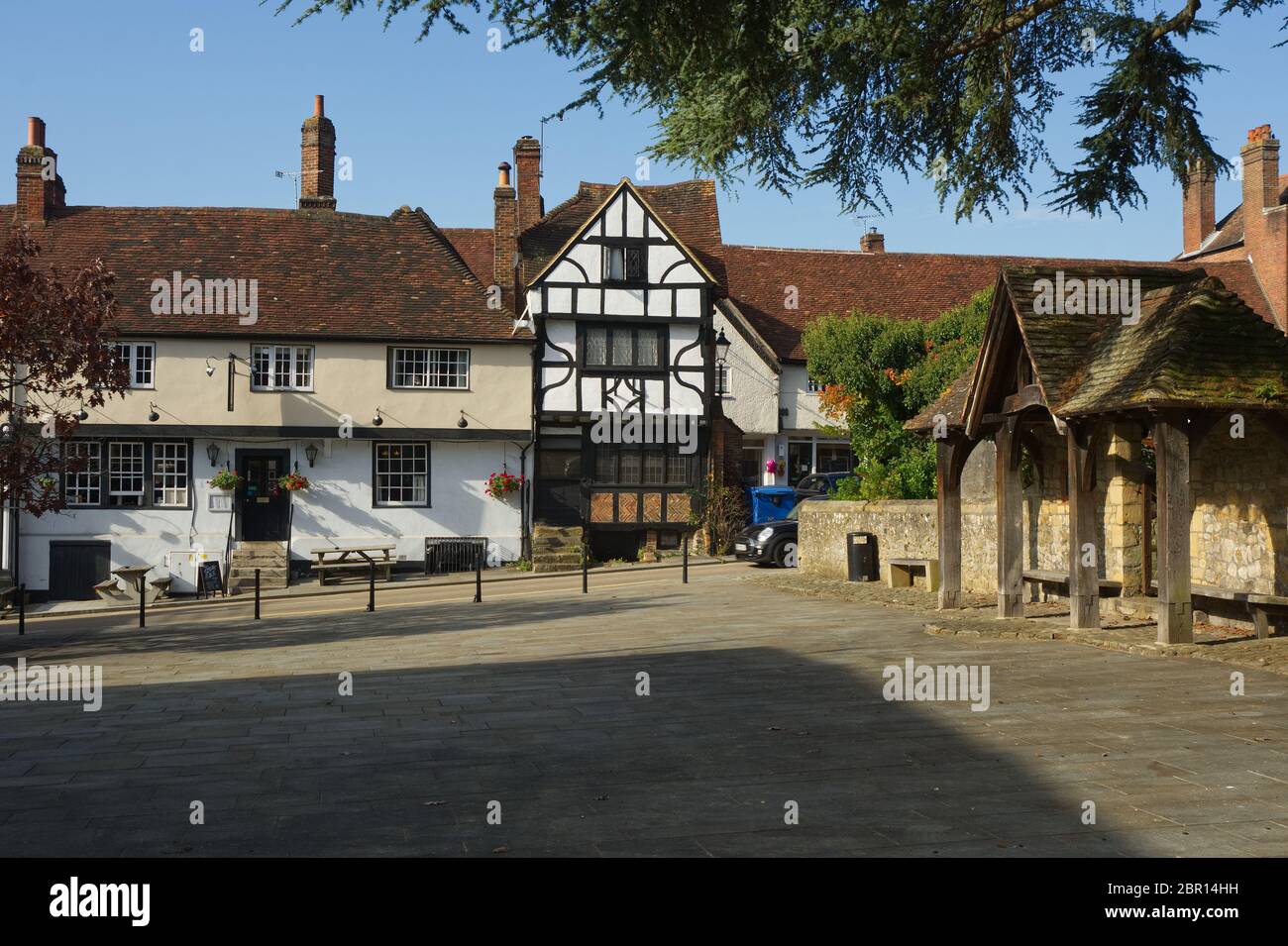 Town square with old buildings at Midhurst, West Sussex, England Stock ...