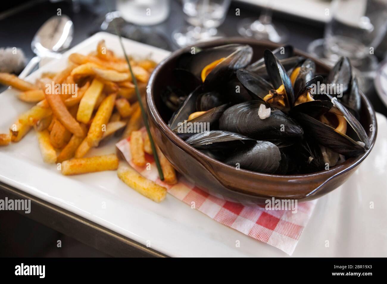 Mussels and fries, france hi-res stock photography and images - Alamy