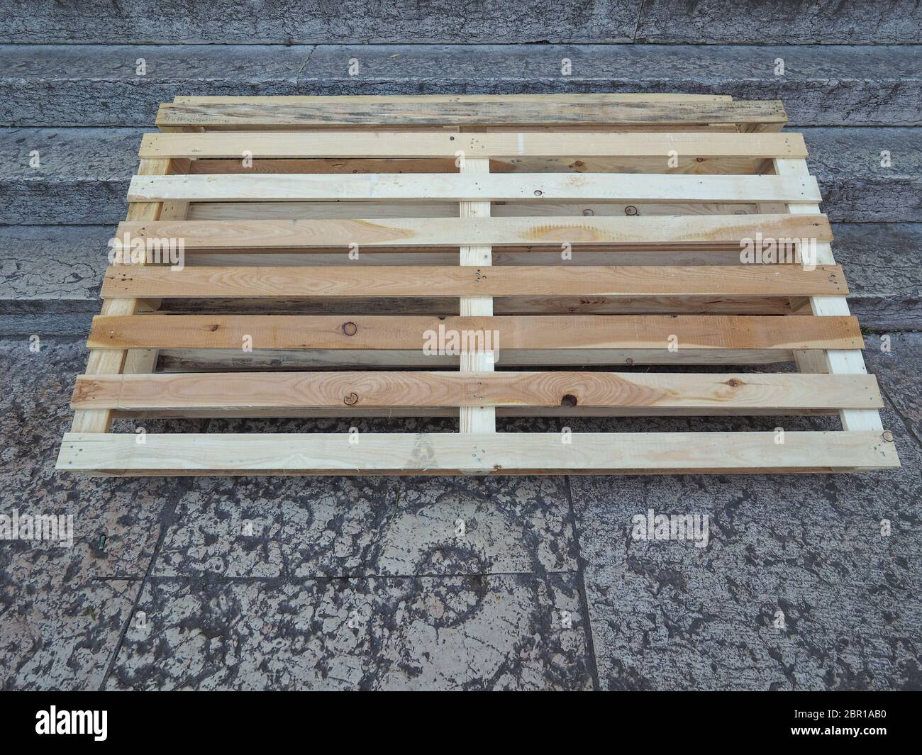 wooden pallet (aka skid) flat transport structure Stock Photo - Alamy