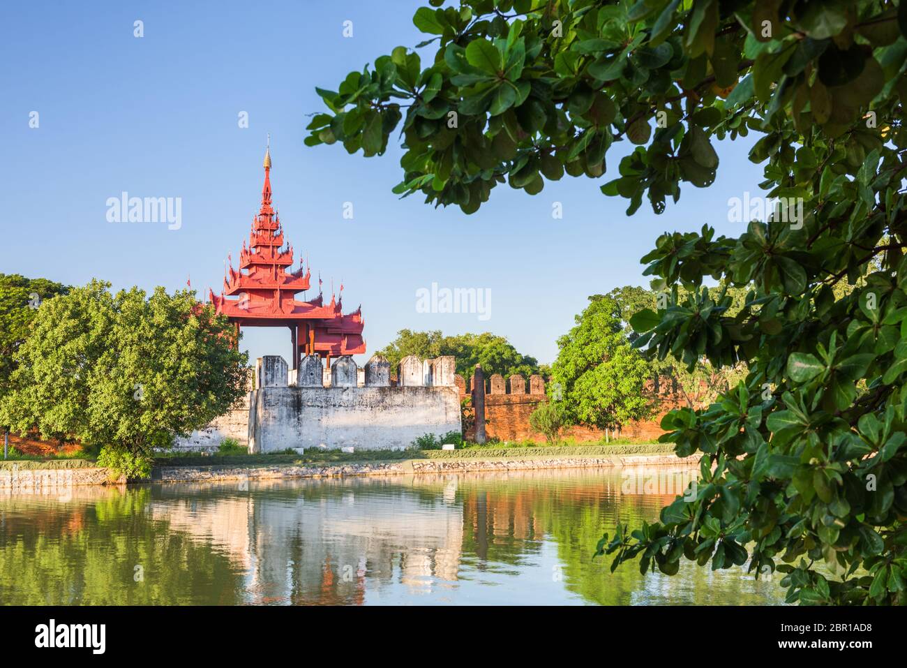 Royal palace wall hi-res stock photography and images - Alamy