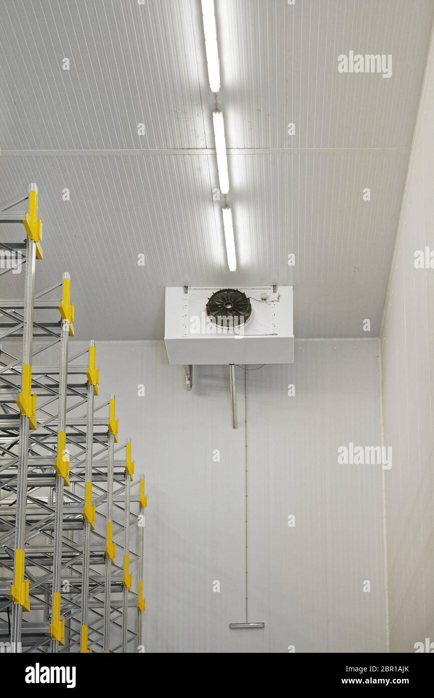 Industrial Air Conditioner Cooling System in Refrigerated Warehouse ...