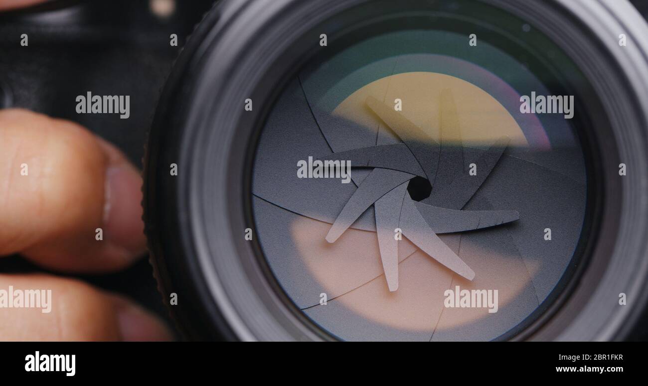 Adjusting Camera lens aperture Stock Photo - Alamy