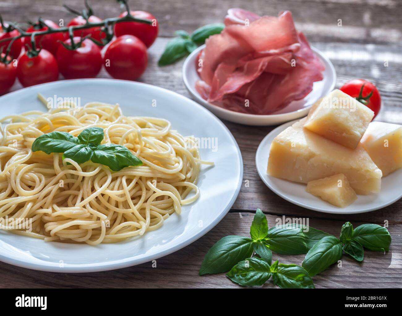 Portion of spaghetti with ingredients Stock Photo - Alamy