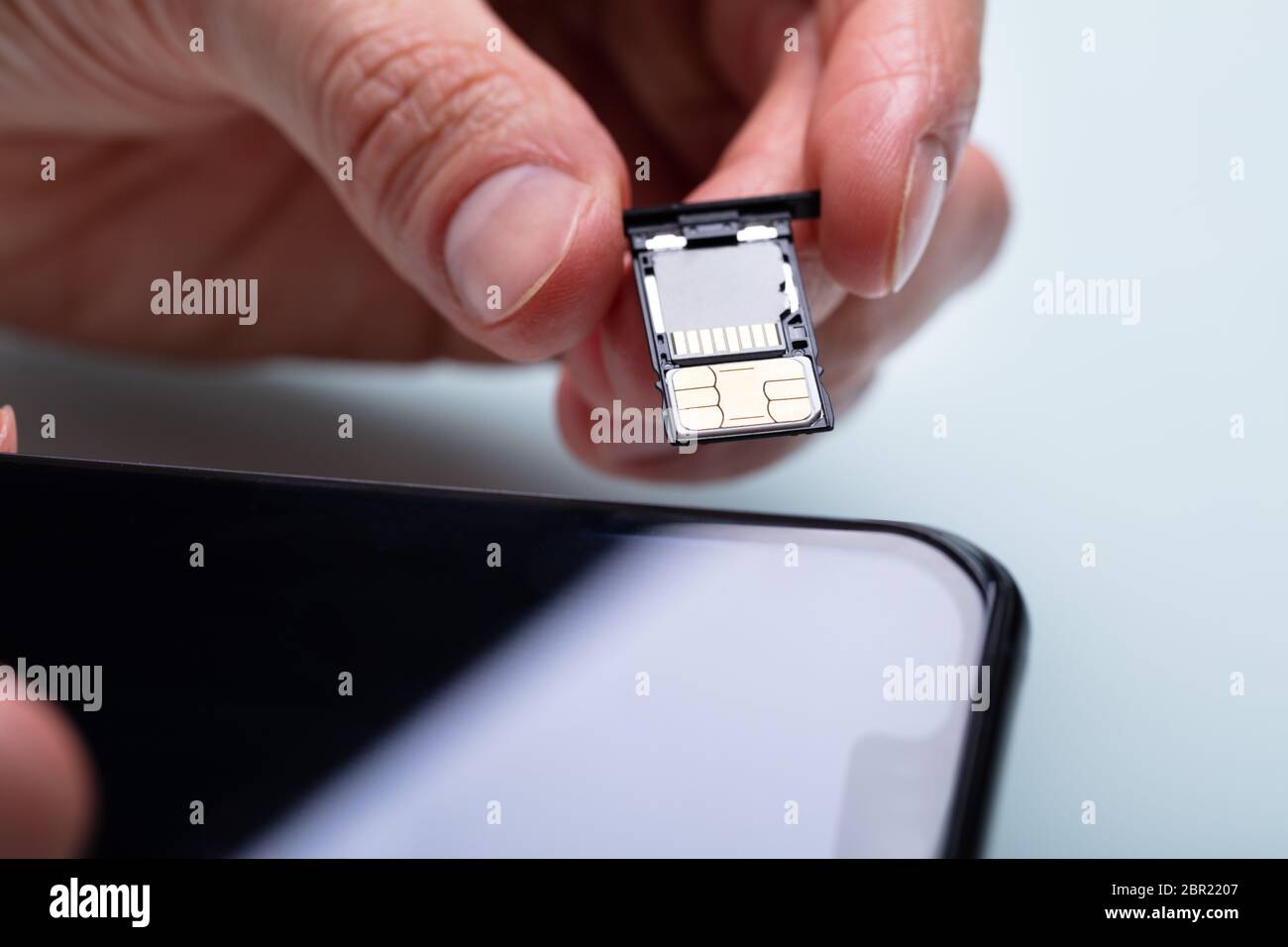 Inserting a sim card hi-res stock photography and images - Alamy