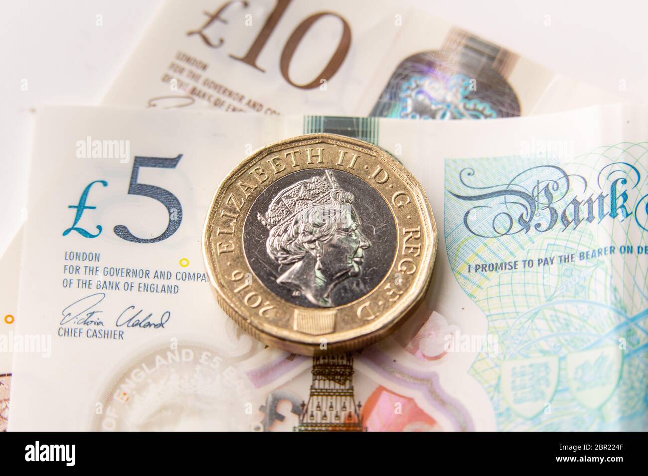 One pound coin with the face of Queen Elizabeth II and 5 and 10 pounds ...
