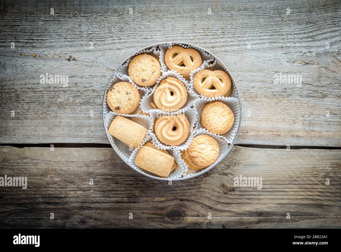 Can of Butter cookies Stock Photo - Alamy