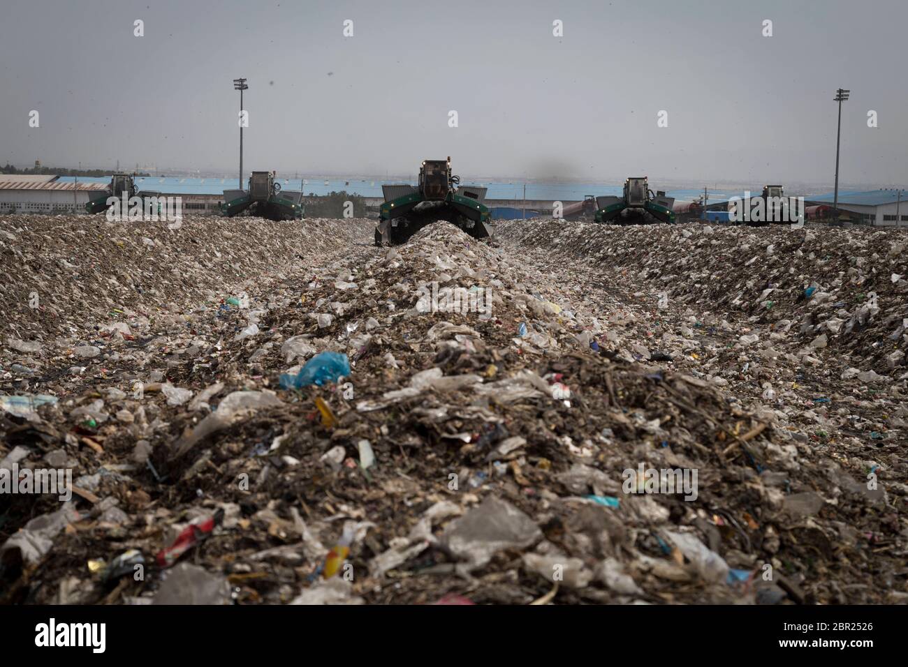 Ray, Tehran, IRAN. 19th May, 2020. A view of Arad-Kouh garbage disposal ...