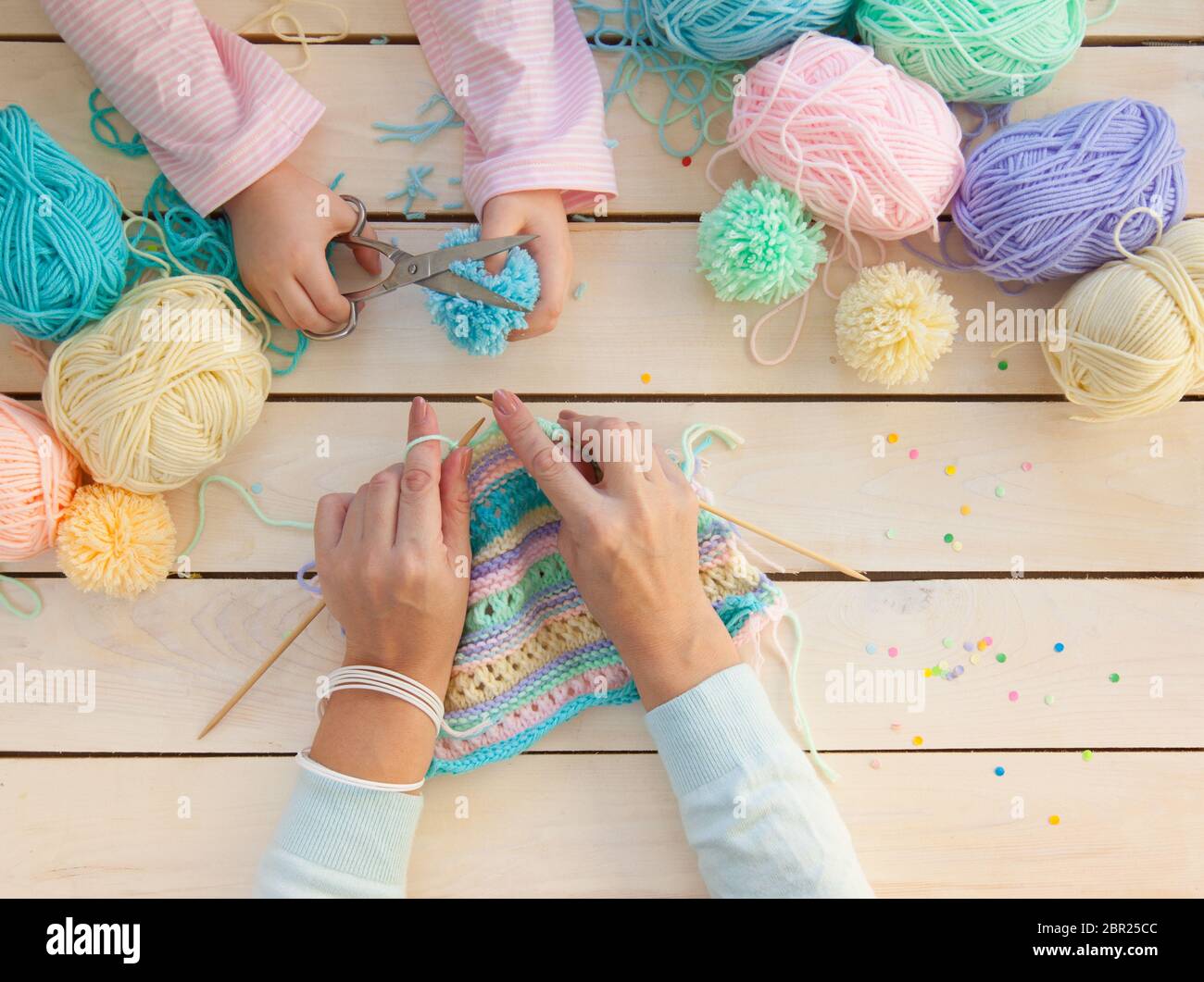 Mother teaching her daughter how to knit hi-res stock photography and ...