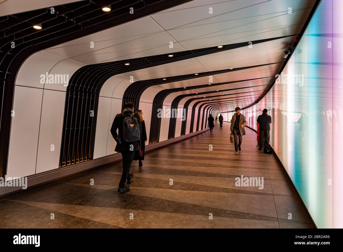 People travel through london hi-res stock photography and images - Alamy