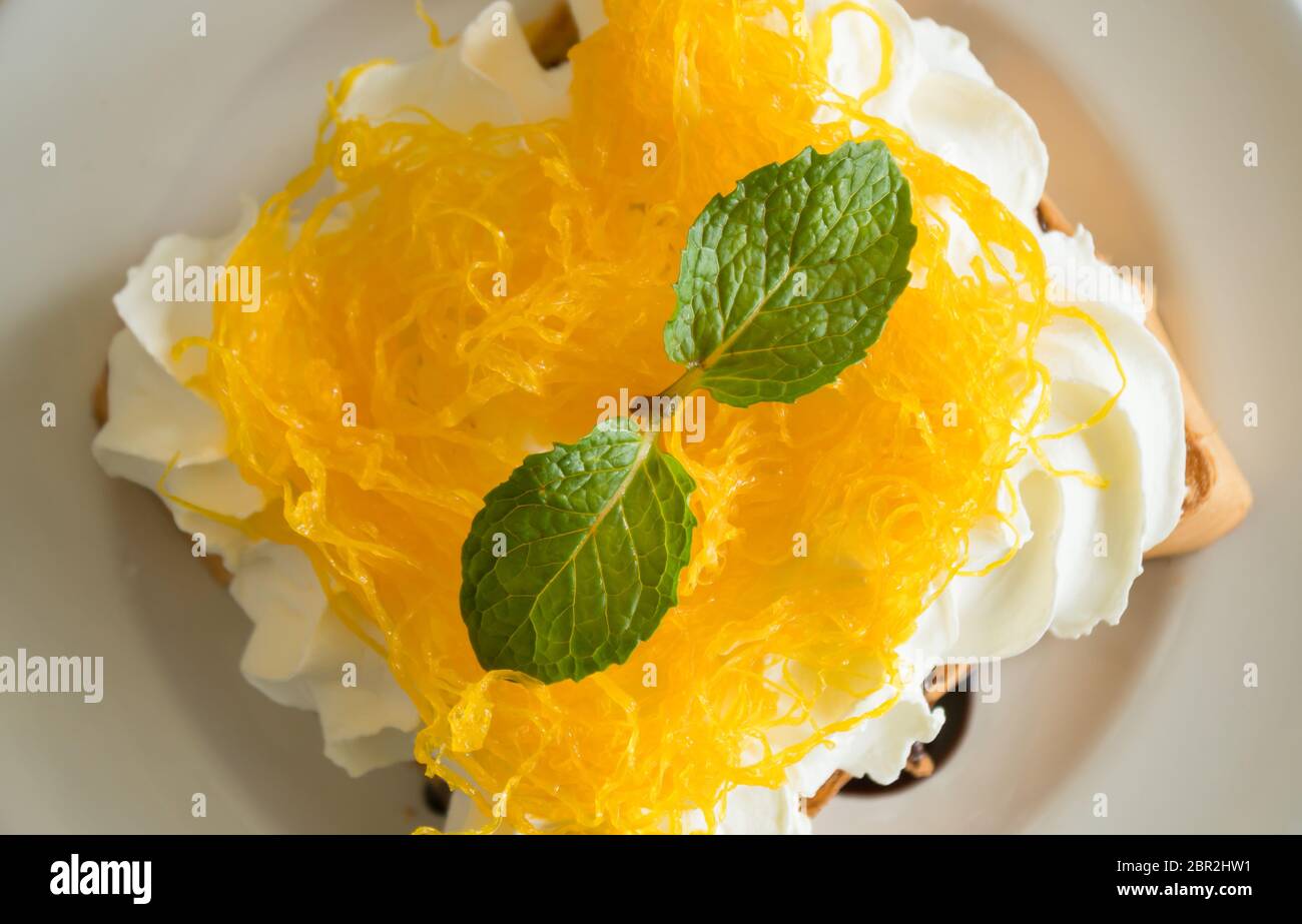 Golden threads thai dessert hi-res stock photography and images - Alamy