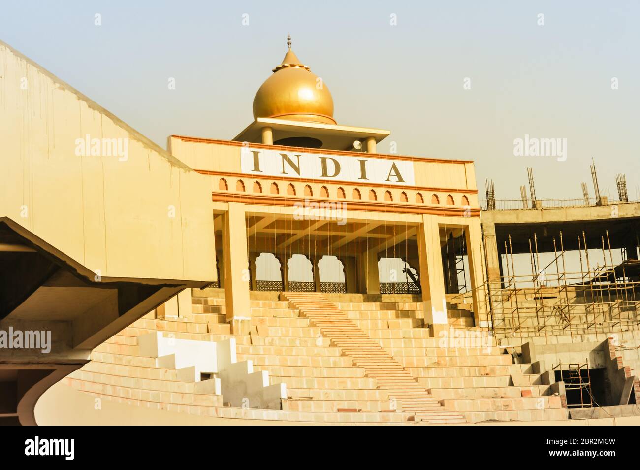 India pakistan border gate hi-res stock photography and images - Alamy