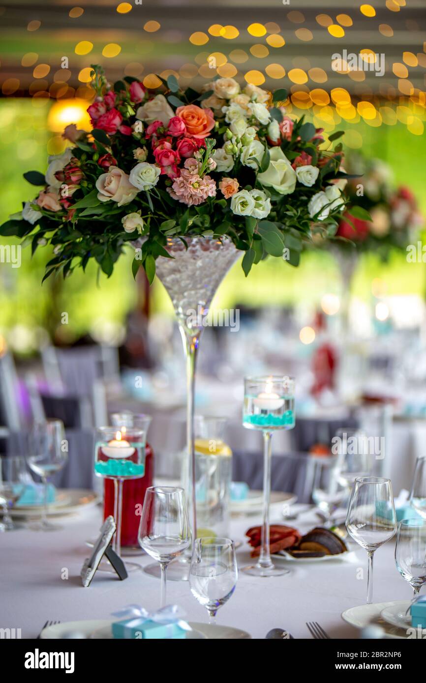 Wedding table decoration. Beautiful bouquet of flowers in vase on the ...