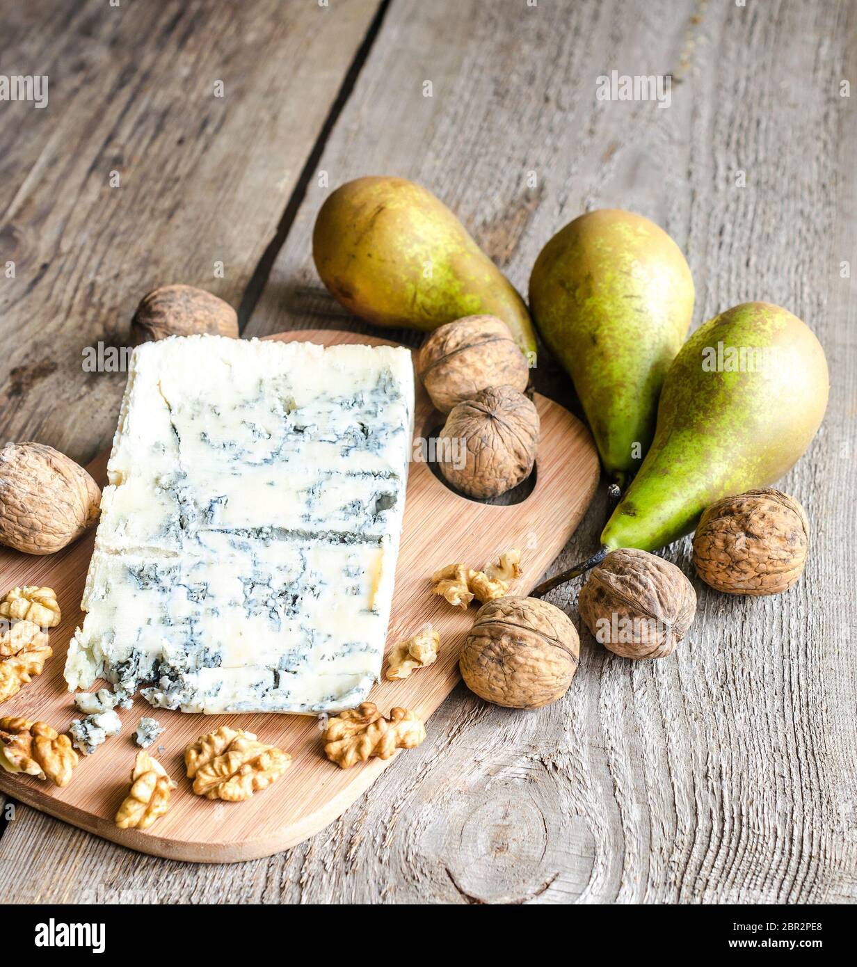 Blue cheese with pears and walnuts Stock Photo - Alamy