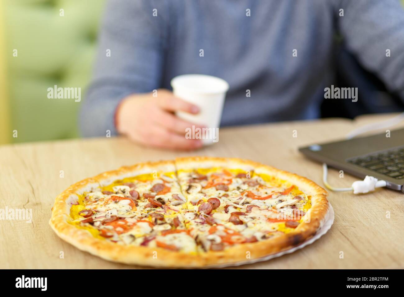 Fat guy at computer hi-res stock photography and images - Alamy