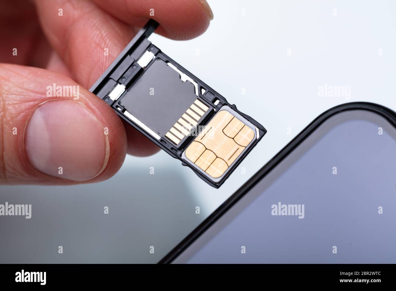 Inserting a sim card hi-res stock photography and images - Alamy