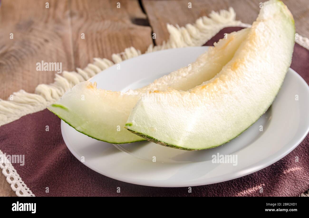 Piel de sapo melon fruit slice hi-res stock photography and images - Alamy