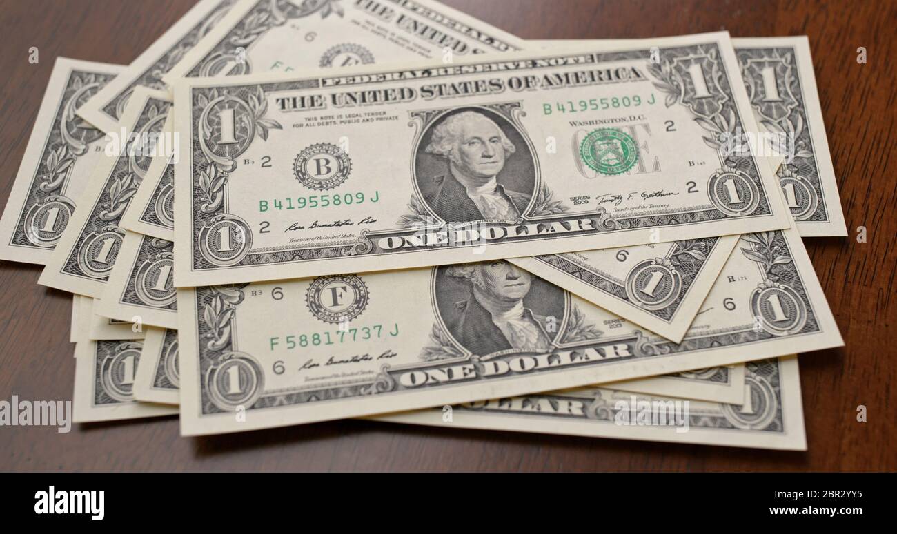 Counting USD banknote Stock Photo - Alamy