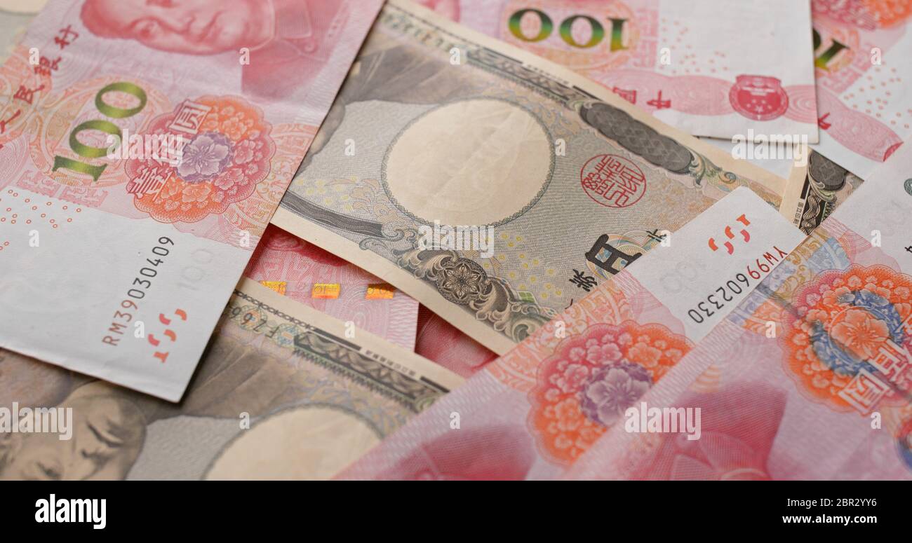 Chinese RMB and Japanese Yen banknote Stock Photo - Alamy