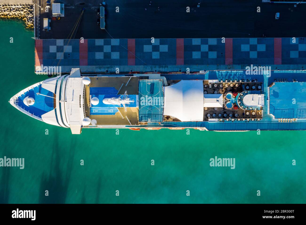 Top down view of cruise Stock Photo - Alamy