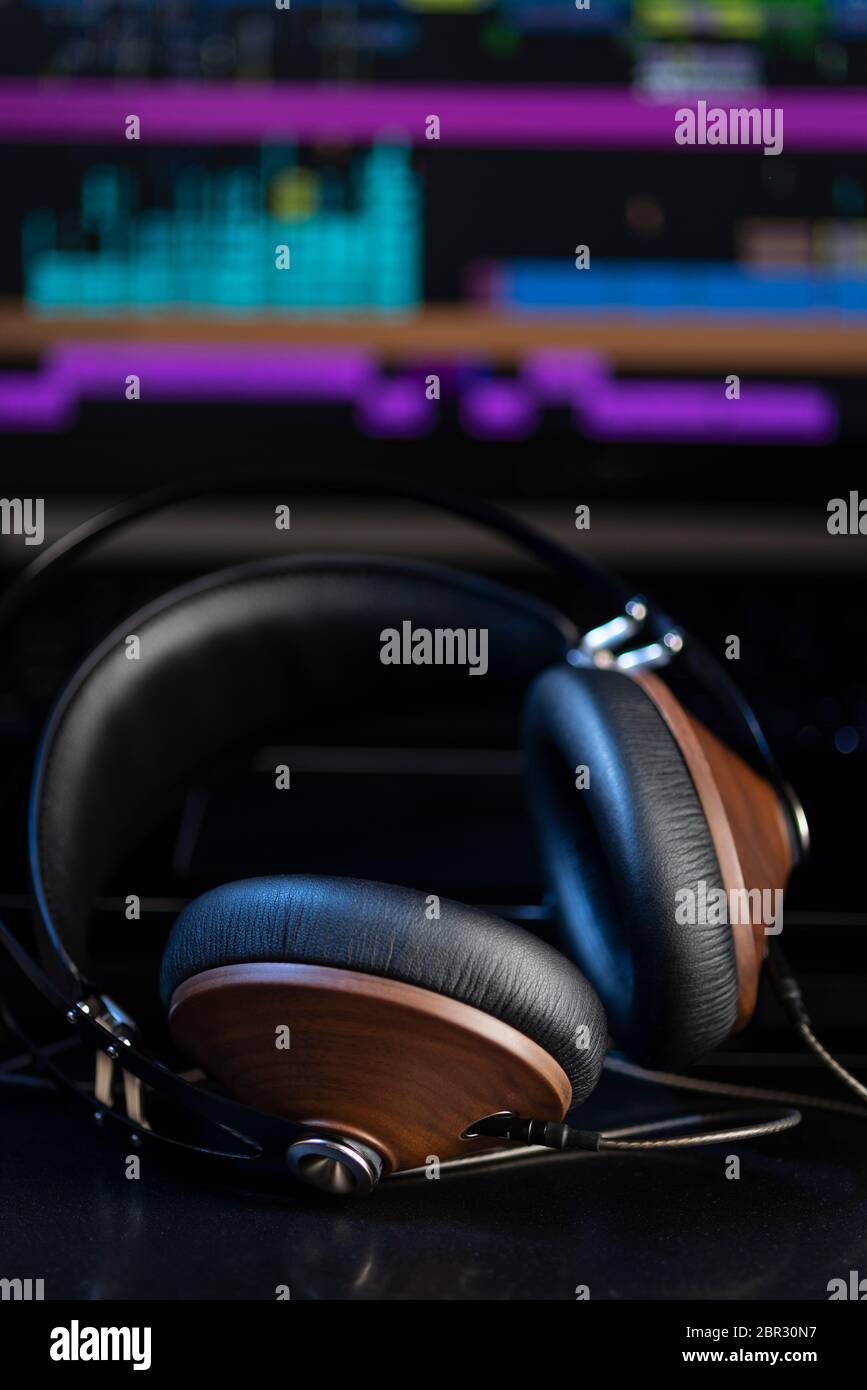 Studio audio recording hi-res stock photography and images - Alamy