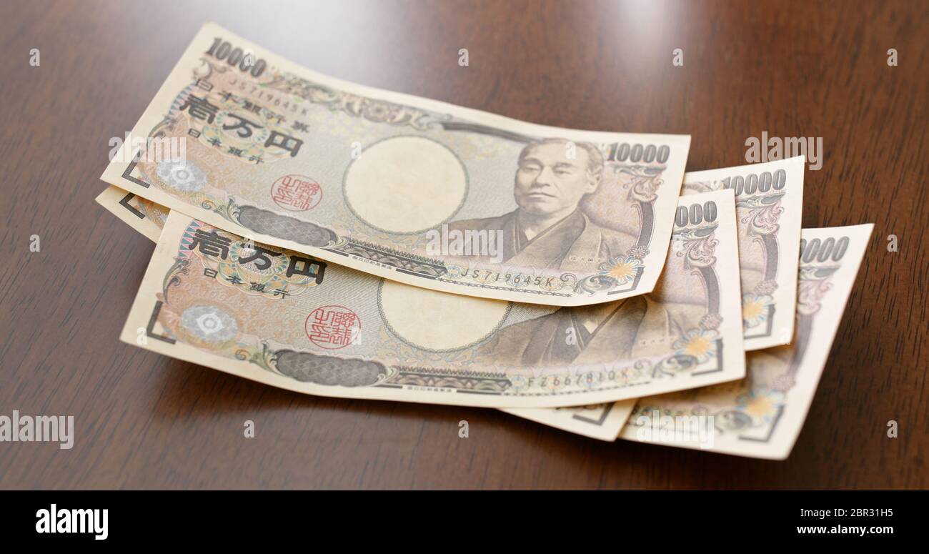 Counting Japanese Yen banknote Stock Photo - Alamy