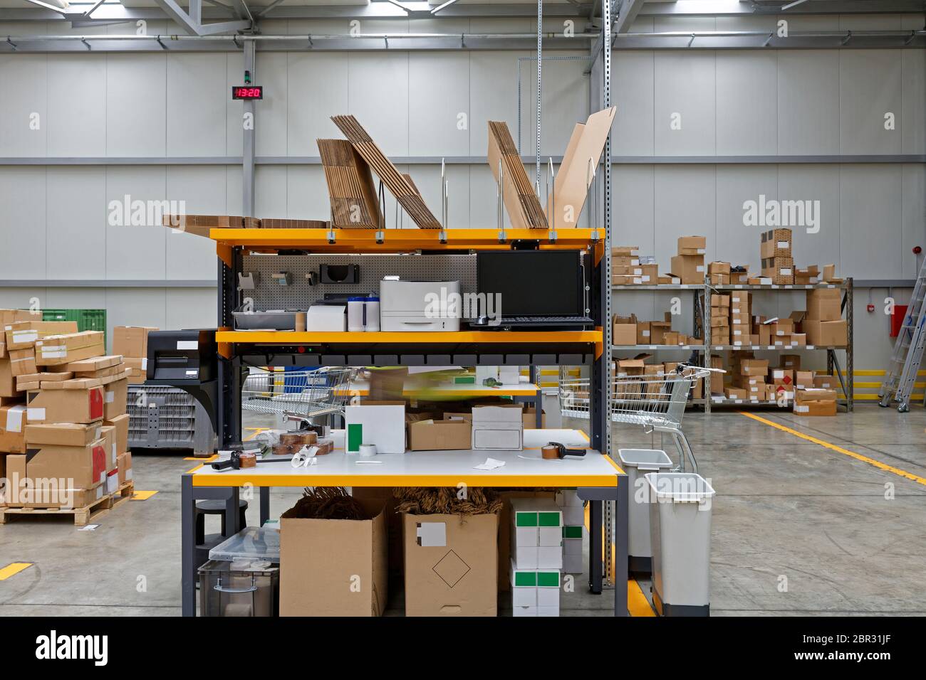 Packing Table For Order Fulfillment in Distribution Center Warehouse ...