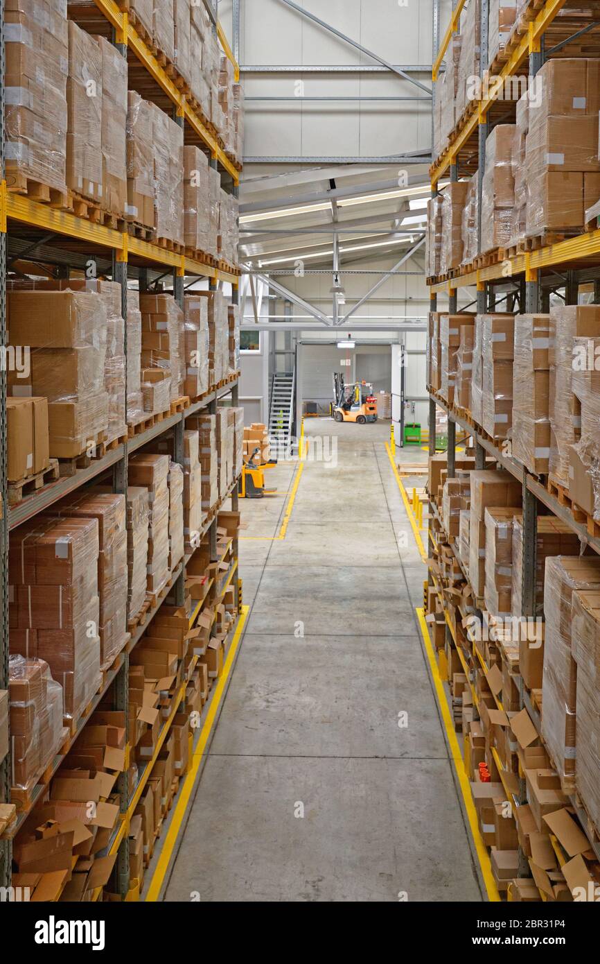 Aisle industrial warehouse storage shelving hi-res stock photography ...