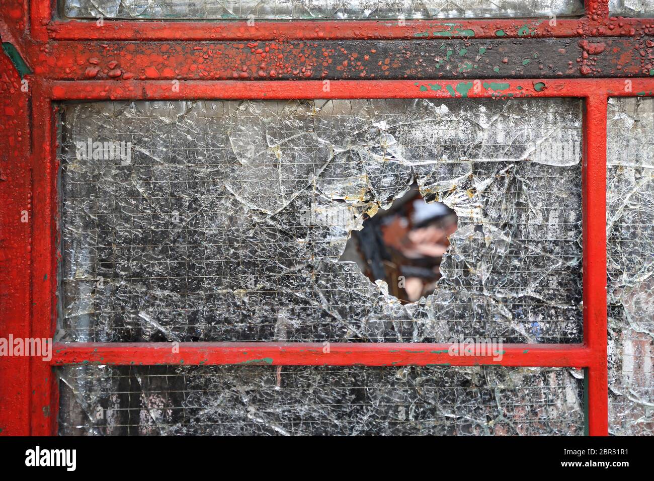 Reinforced safety glass hi-res stock photography and images - Alamy