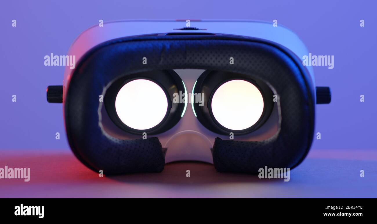 Vr device play video inside hi-res stock photography and images - Alamy