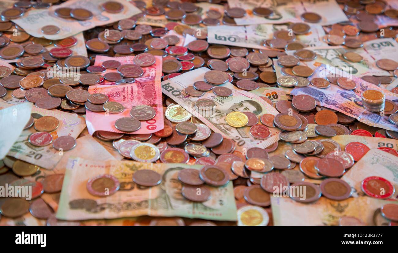 100 thai baht banknotes hi-res stock photography and images - Alamy