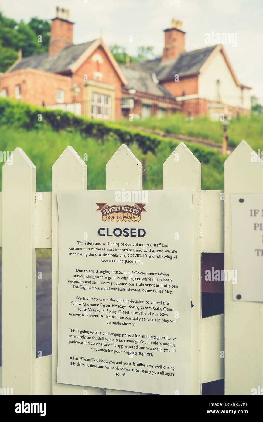 Station closed sign hi-res stock photography and images - Alamy