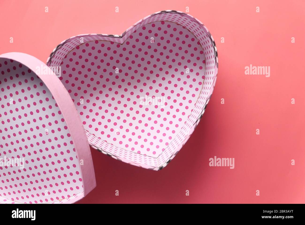 open empty gift box on pink background Stock Photo - Alamy