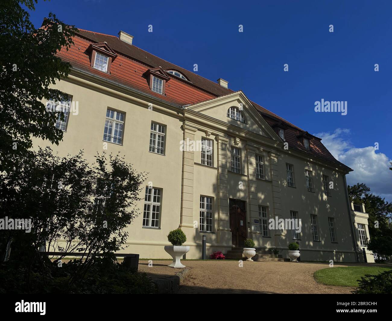 14 May 2020, Brandenburg, Gollwitz: Gollwitz Castle in Gollwitz ...
