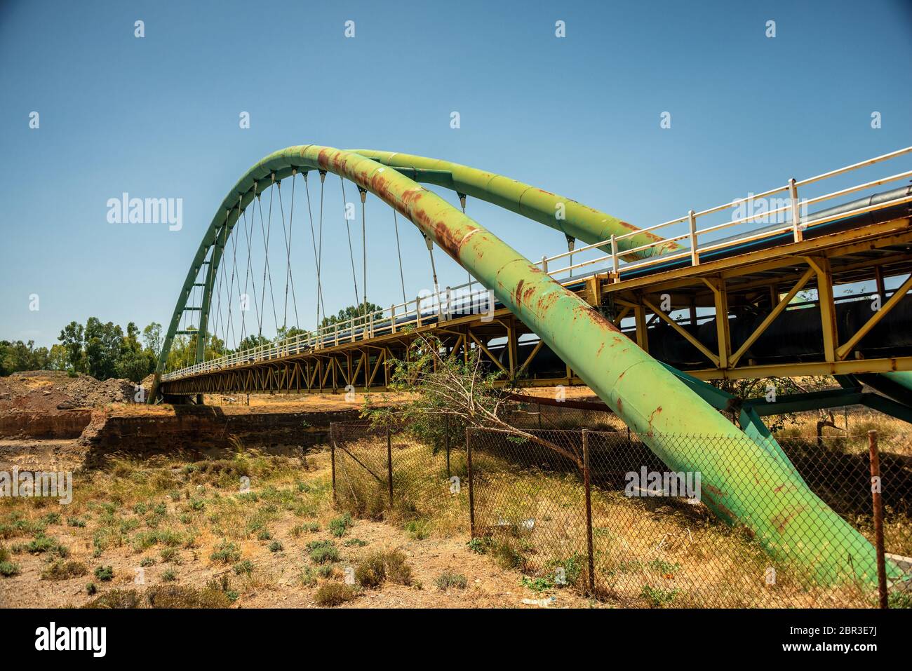Hinged arched bridge hi-res stock photography and images - Alamy