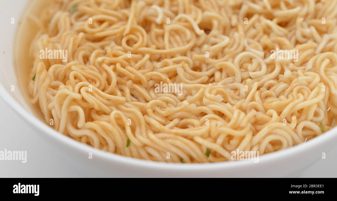 Instant noodles in hot soup Stock Photo - Alamy