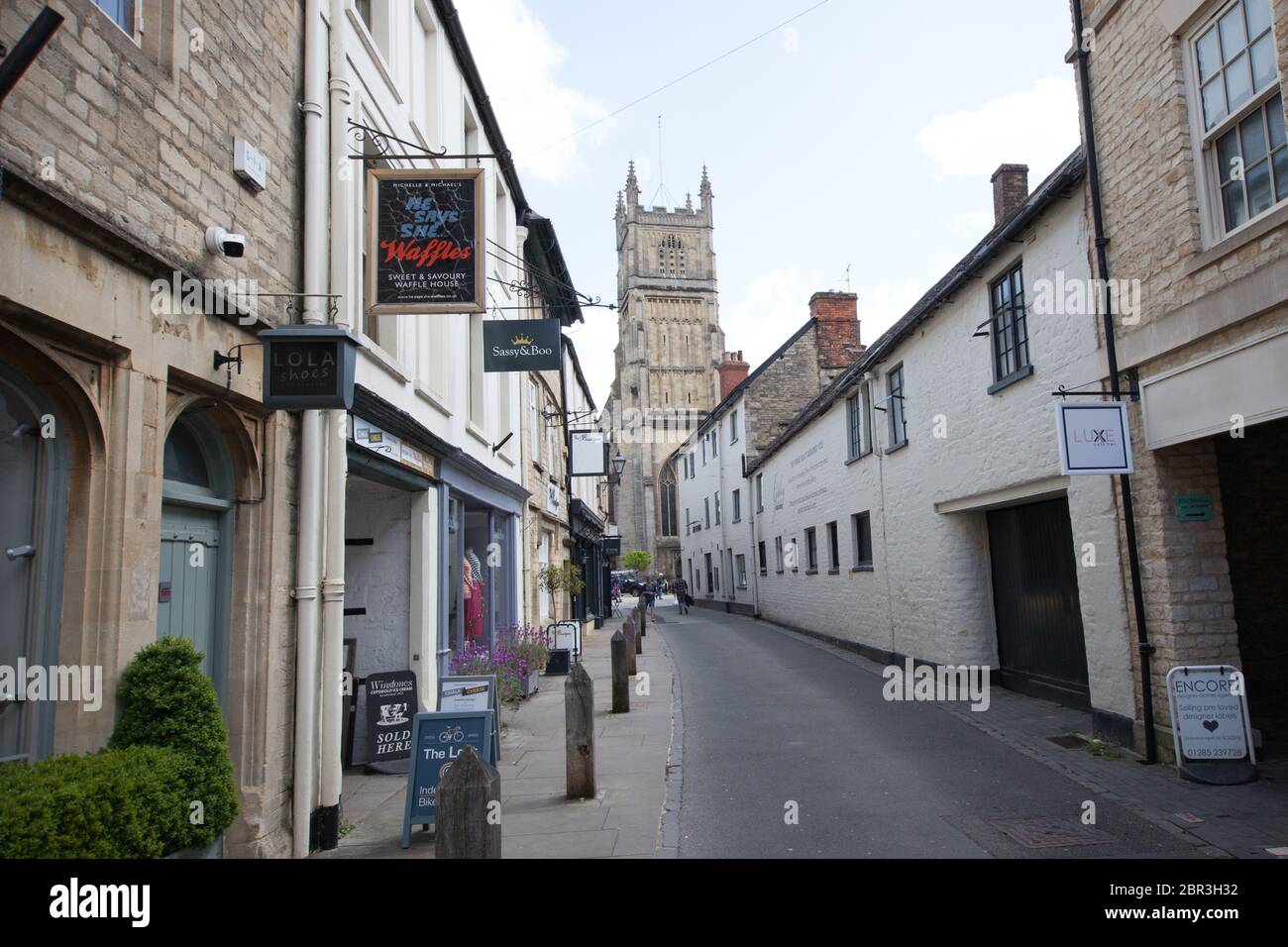 Cirencester cotswolds town street hi-res stock photography and images ...